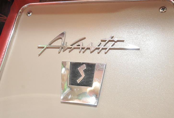 1963-avanti-emblem-490.jpg