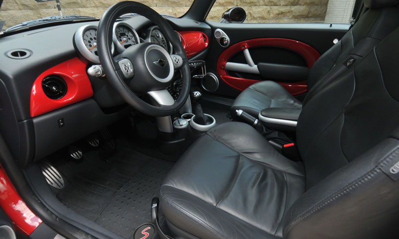 2005-mini-cooper-frontseat-490w.jpg