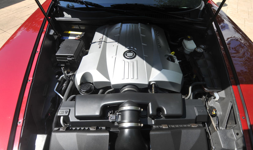 2008-cadillac-xlr-engine-490w.jpg